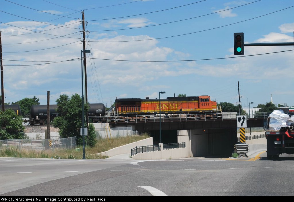BNSF 4877